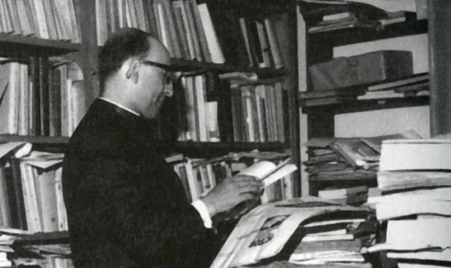 "O P. Manuel Antunes teve um papel influente na transição da ditadura ...